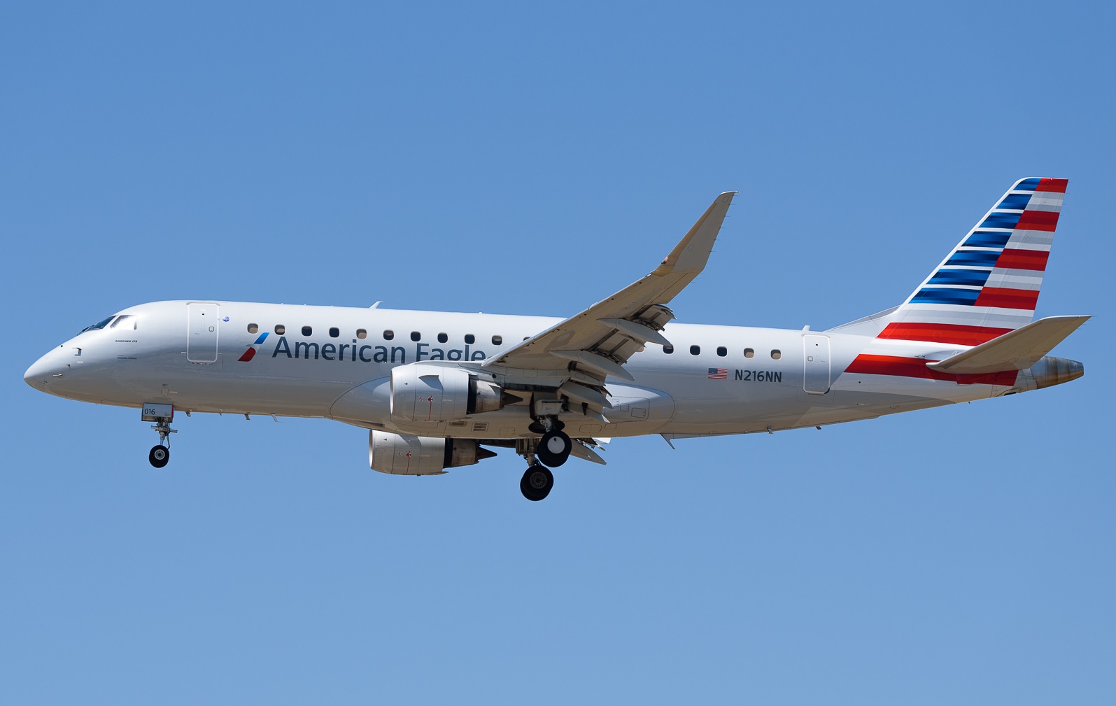 Oil Warning at 28,000 Feet: American Eagle Jet Diverts After Engine ...